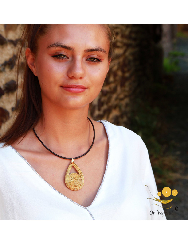 Collier en cuir avec pendentif en or végétal tressé en forme de goutte ...